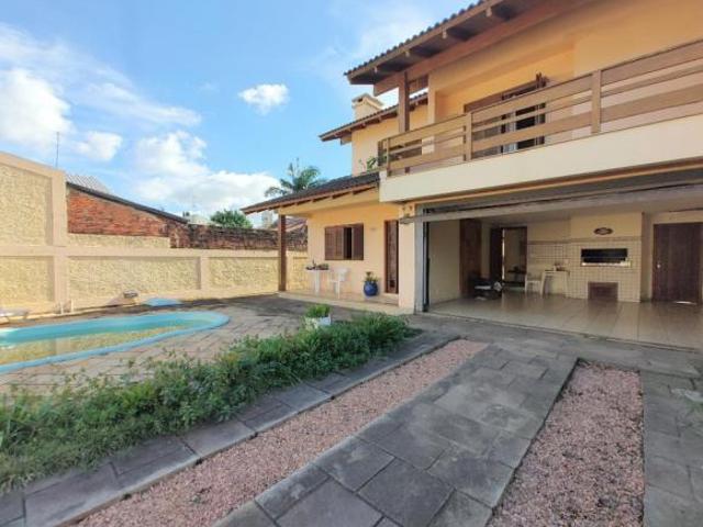 Casa com 4 dormitórios 1 suíte master sala com lareira, piscina e terreno plano no Mauá em N.H