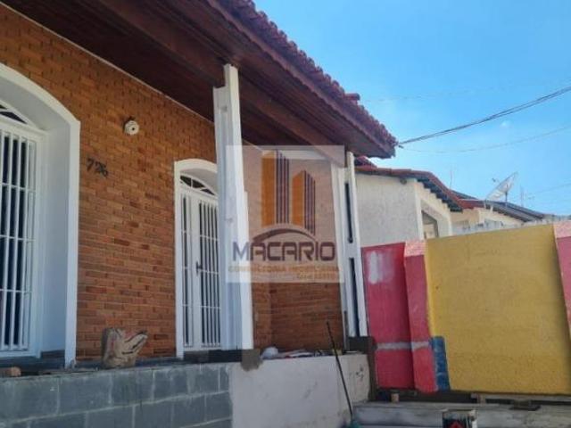 Casa com 4 dormitórios,1 suíte, sala dois ambientes, cozinha planejada. 240m² Vila Joaquim Inacio