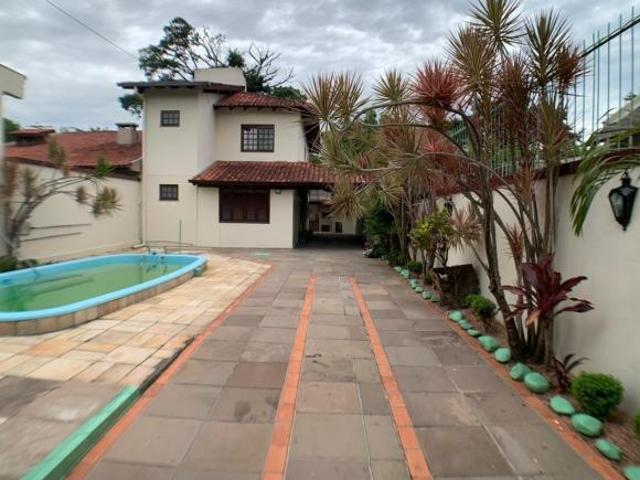 Casa com 4 dormitórios / 1 Suíte Térreo / Piscina / Bairro Ipanema