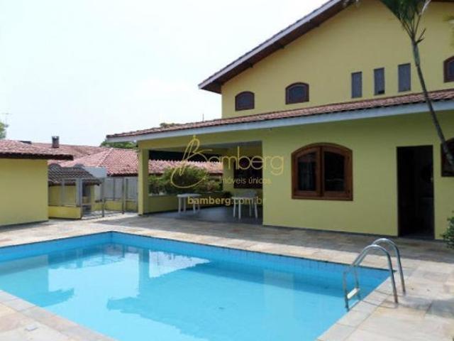CASA COM 4 DORMITÓRIOS 2 SUÍTES NO BOLSÃO DE INTERLAGOS. EXCELENTE ACABAMENTO.GARAGEM 4 CARROS!