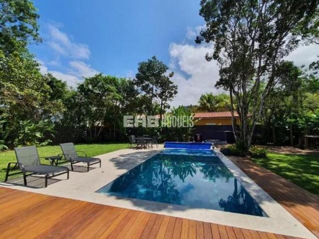Casa com 4 dormitórios, 2 terrenos e piscina à venda em Itamambuca