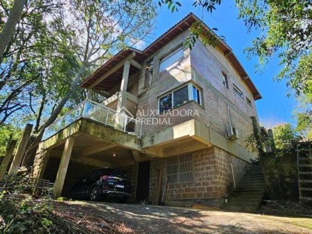 Casa com 4 dormitórios 340m2 privativos 2 vagas de garagem no bairro Vila Nova