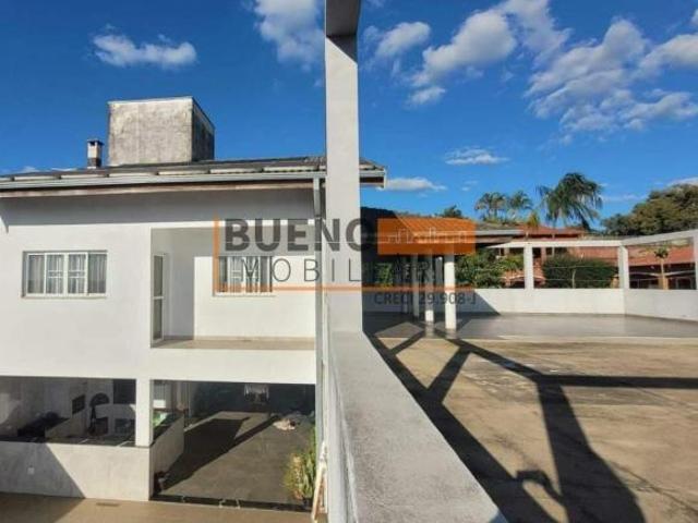 Casa com 4 dormitórios, 3 suítes, piscina aquecida e apartamento independente