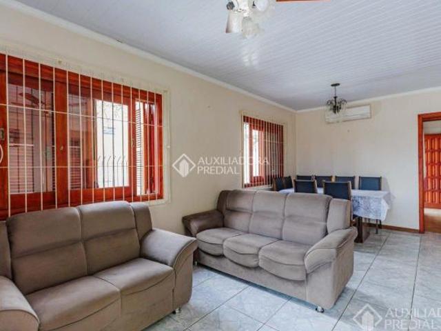 Casa com 4 dormitórios, 4 vagas, no bairro Cavalhada