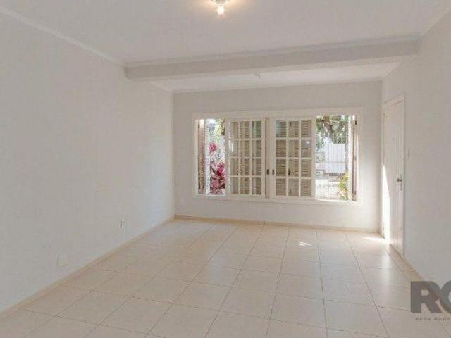 Casa com 4 dormitórios, 4 vagas no bairro Vila Jardim