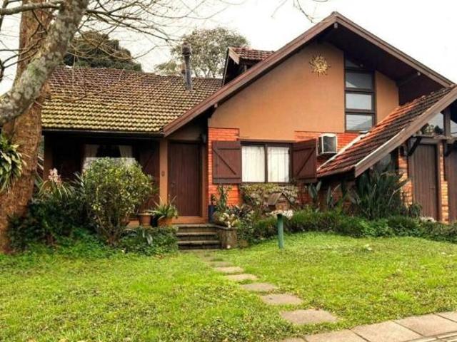 CASA COM 4 DORMITÓRIOS