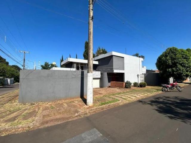 casa com 4 dormitórios