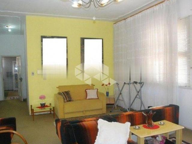 Casa com 4 dormitóros com160m² privativos no Bairro Vila Ipiranga em Porto Alegre