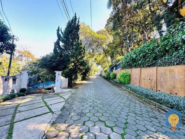 Casa com 4 dorms à Venda, 2266 m² por R$ 1.990.000 Condomínio Iolanda Taboão da Serra/SP