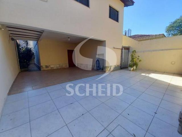 Casa com 4 dorms e 6 vagas de garagem no Parque das Árvores