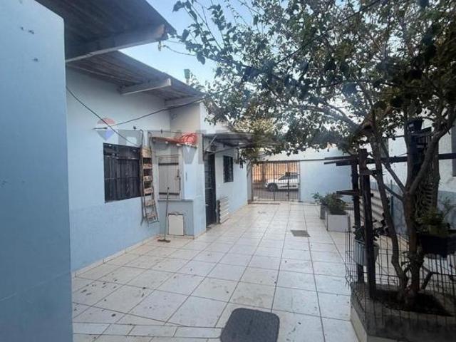 CASA COM 4 KITNETS Á VENDA NA 415 SAMAMBAIA NORTE