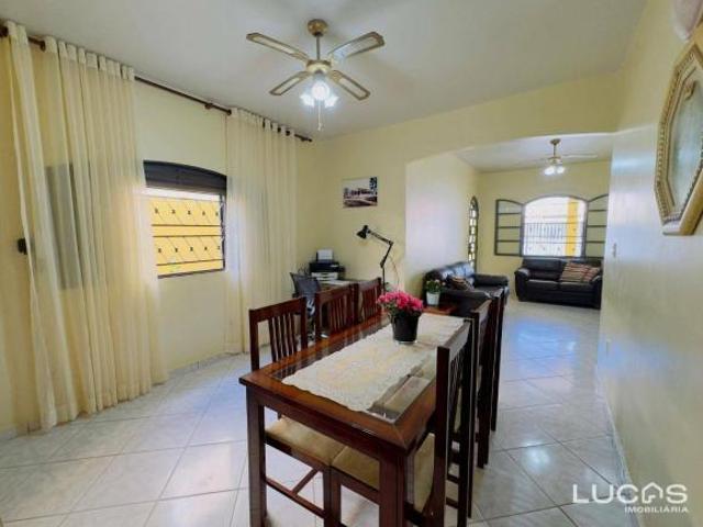 Casa com 4 qtos lote de 250 m²–QNJ 18 Taguatinga NorteCasa térrea com 205 m² em lote de 250 m² – QNJ