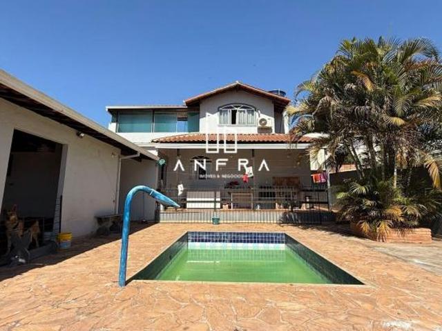 Casa com 4 Qts, 4 vagas, piscina, sauna e gourmet em Sarzedo