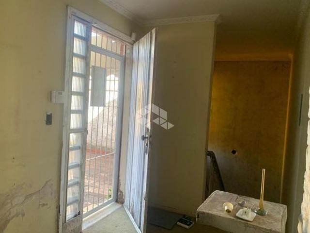Casa com 4 quartos, 3 banheiros sociais e demais peças