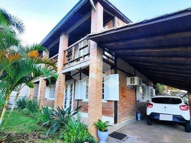 Casa com 4 quartos 3 suítes no condomínio Cantegril