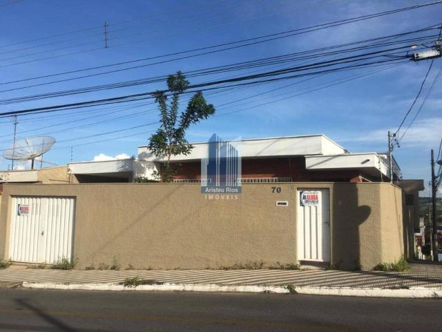 Casa com 4 quartos, 180 m²