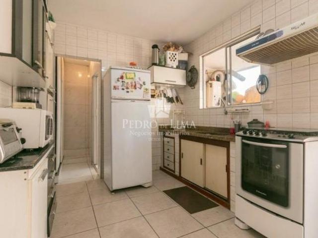 Casa com 4 quartos, 1 vaga e quintal na Vila Ema