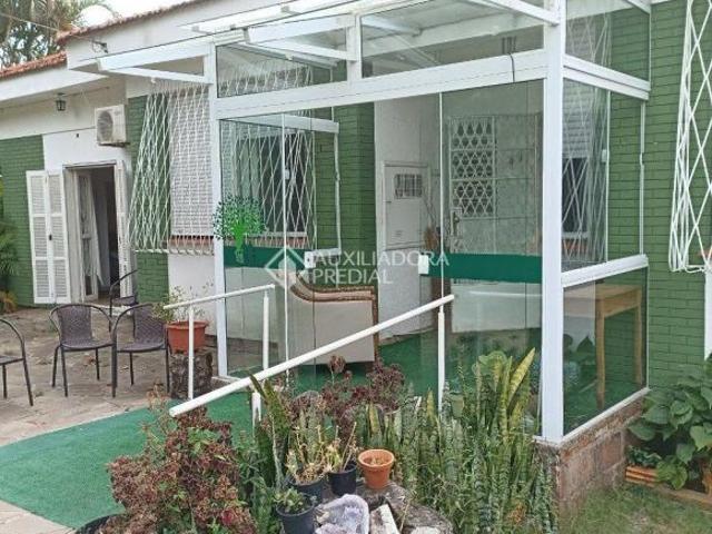 Casa com 4 quartos, 1 suíte, 5 vagas no Bairro Teresópolis