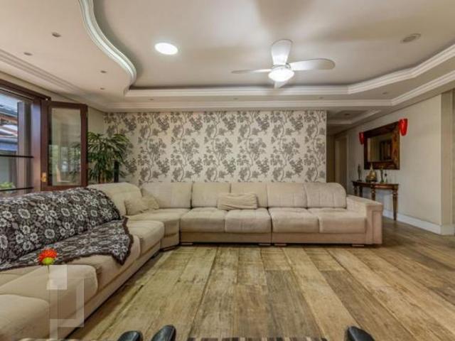 Casa com 4 quartos,1 Suite, 2 vagas e 450m² à venda em Sarandi