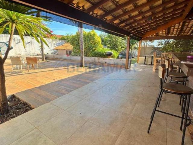 Casa com 4 Quartos, 1 Suíte, Varanda, Piso superior, pomar, canil, Área de Lazer, 3 Vagas à Venda no
