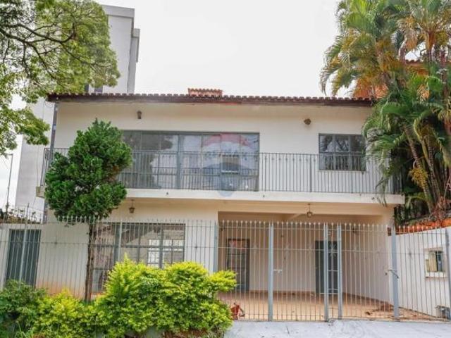 Casa com 4 quartos 1 suíte e 350.m² de área construída à venda no Jardim Europa