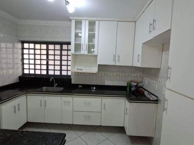 Casa com 4 quartos, 1 suíte e 4 vagas à venda no Jardim Guanabara em Americana