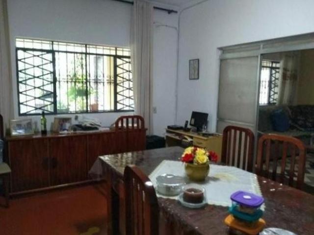 Casa com 4 quartos, 2 banheiros, 4 vagas na Vila Liviero