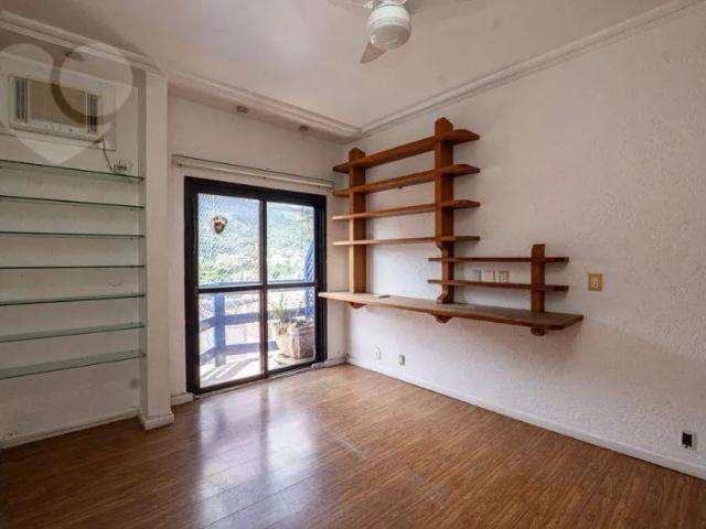 Casa com 4 quartos, 2 Suítes, piscina, área gourmet, à venda em São Francisco Niterói