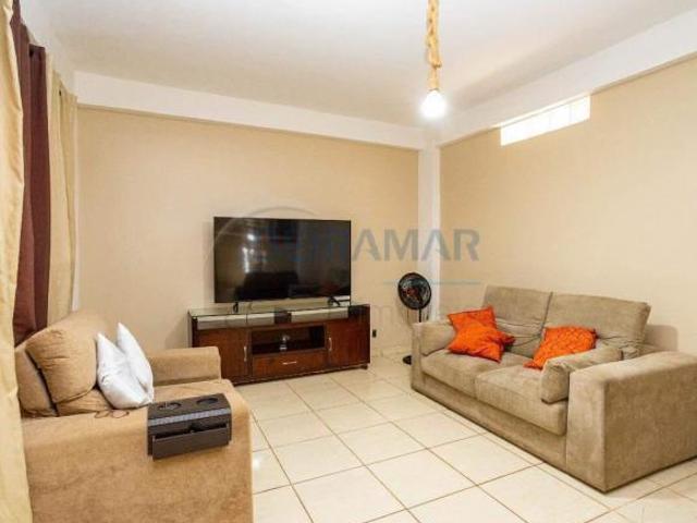 Casa com 4 quartos 2 suítes + 3 lojas alugadas, lote comercial, 3 vagas – Setor de Mansões, Sobrad