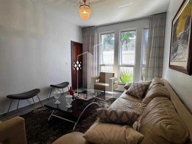 Casa com 4 Quartos, 2 Suítes, 4 Vagas e com 246M² Jardim América