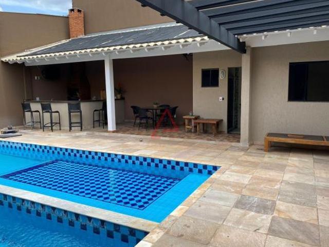 Casa com 4 Quartos 2 suítes à Venda, 300m² por R$850.000,00, Coliseu, Londrina PR