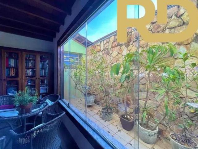 Casa com 4 quartos 2 suítes para venda no bairro Santa Efigênia