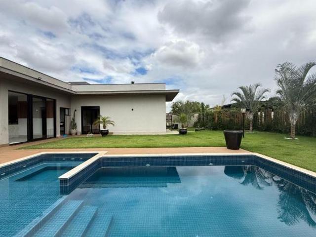 Casa com 4 quartos, 373 m² venda por R$ 3.500.000 ou aluguel por R$ 15.900/mês Estância Hípica