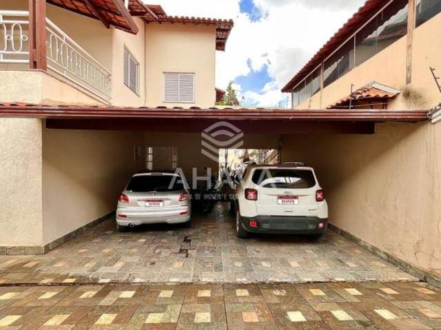 Casa com 4 Quartos, 385m², Heliópolis, Próximo à Avenida Cristiano Machado