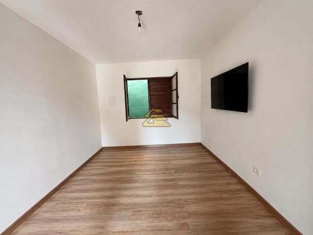 Casa com 4 quartos, 437m2