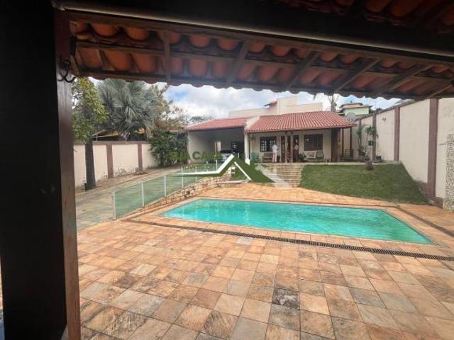 Casa com 4 Quartos 4 Banheiros 8 Vagas Garagem