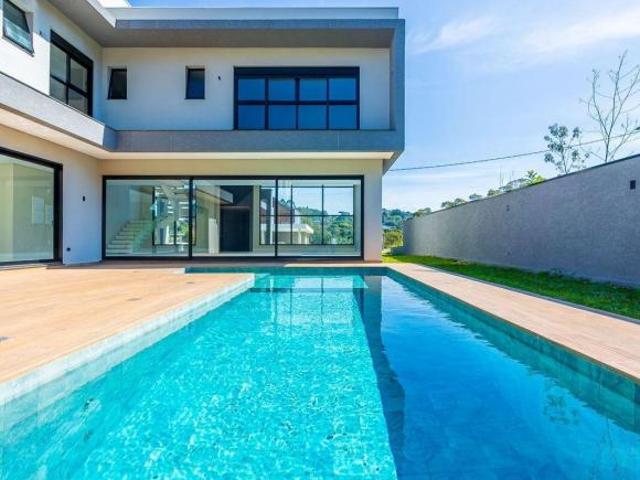 Casa com 4 quartos 548m² privativo Colégio Int