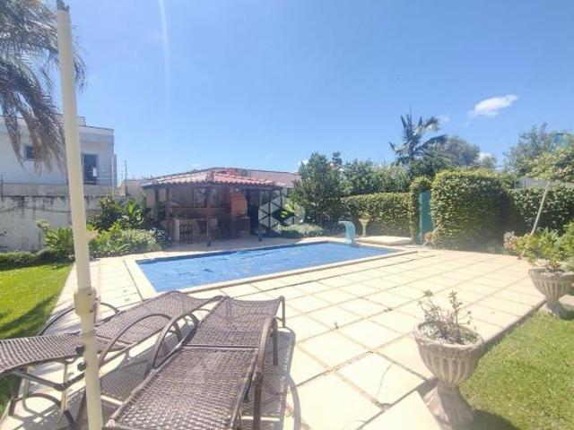 Casa com 4 quartos 5 banheiros à venda com vaga e piscina em Camobi, Santa Maria, pertinho da UFSM