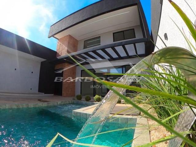 Casa com 4 quartos com piscina aquecida á venda