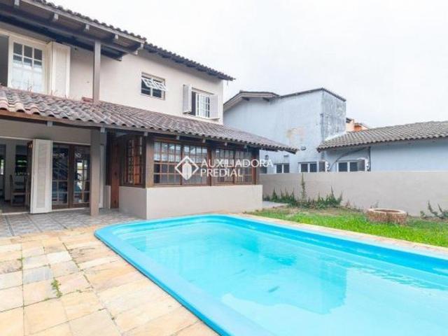 Casa com 4 quartos com piscina e espera para elevador no bairro Guarujá