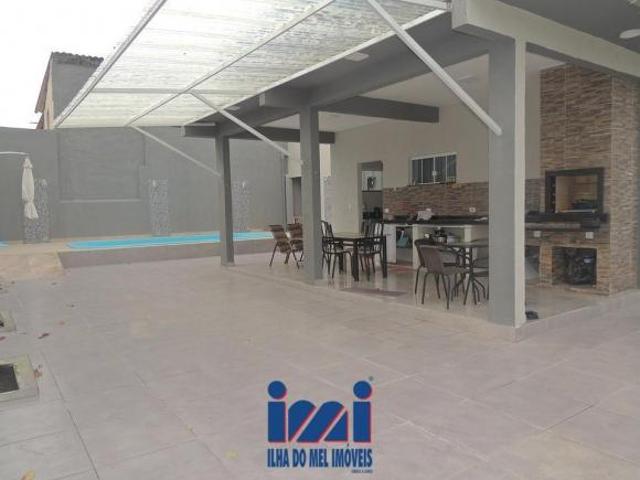 Casa com 4 quartos com piscina em Matinhos