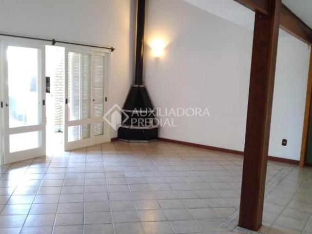 Casa com 4 quartos com vagas no Bairro Espírito Santo