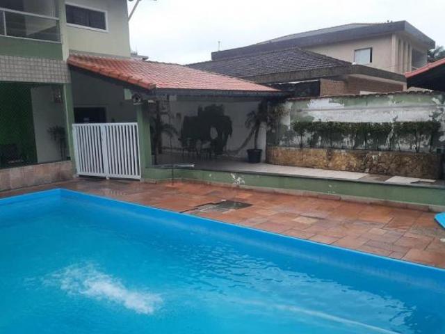 Casa com 4 quartos, Canto do Forte, Praia Grande R$ 1.8 mi
