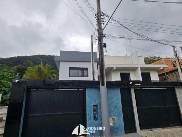 Casa com 4 quartos a 450m da praia em Boiçucanga