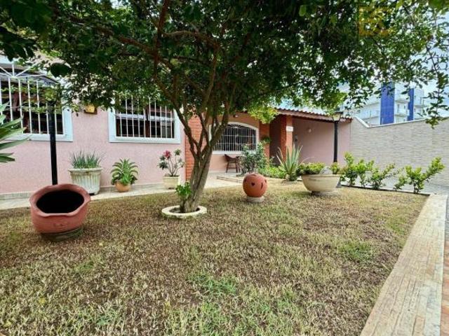 Casa com 4 quartos à 60m do mar Belmira Novaes Peruíbe/SP