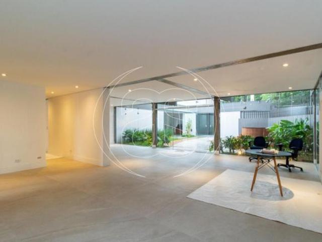 Casa com 4 quartos à venda