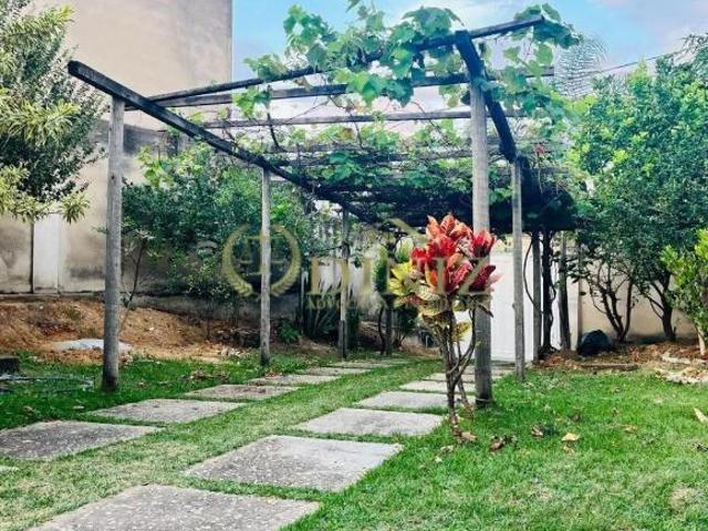 Casa com 4 quartos À Venda
