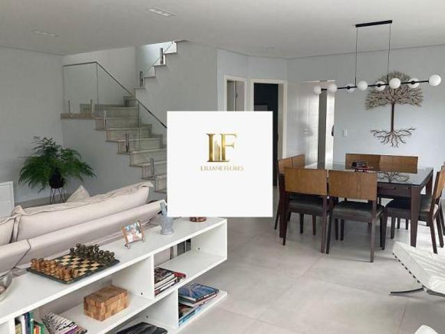 Casa com 4 quartos à venda, 234 m² por R$ 1.700.000,00