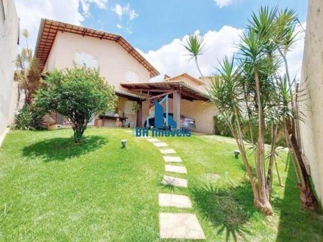 Casa com 4 Quartos à Venda – 242m² de Área Construída | Lote de 360m² – Álvaro Camargos