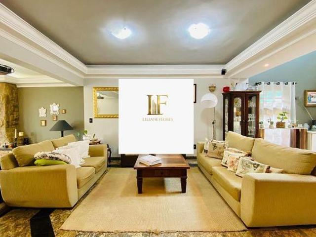 Casa com 4 quartos à venda, 275 m² por R$ 1.890.000,00